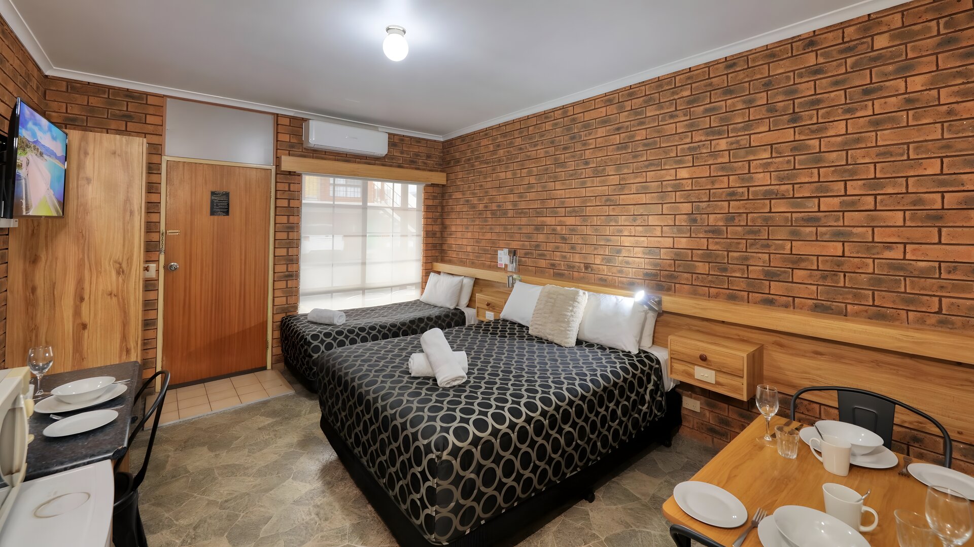 The Cottage Motor Inn:Home